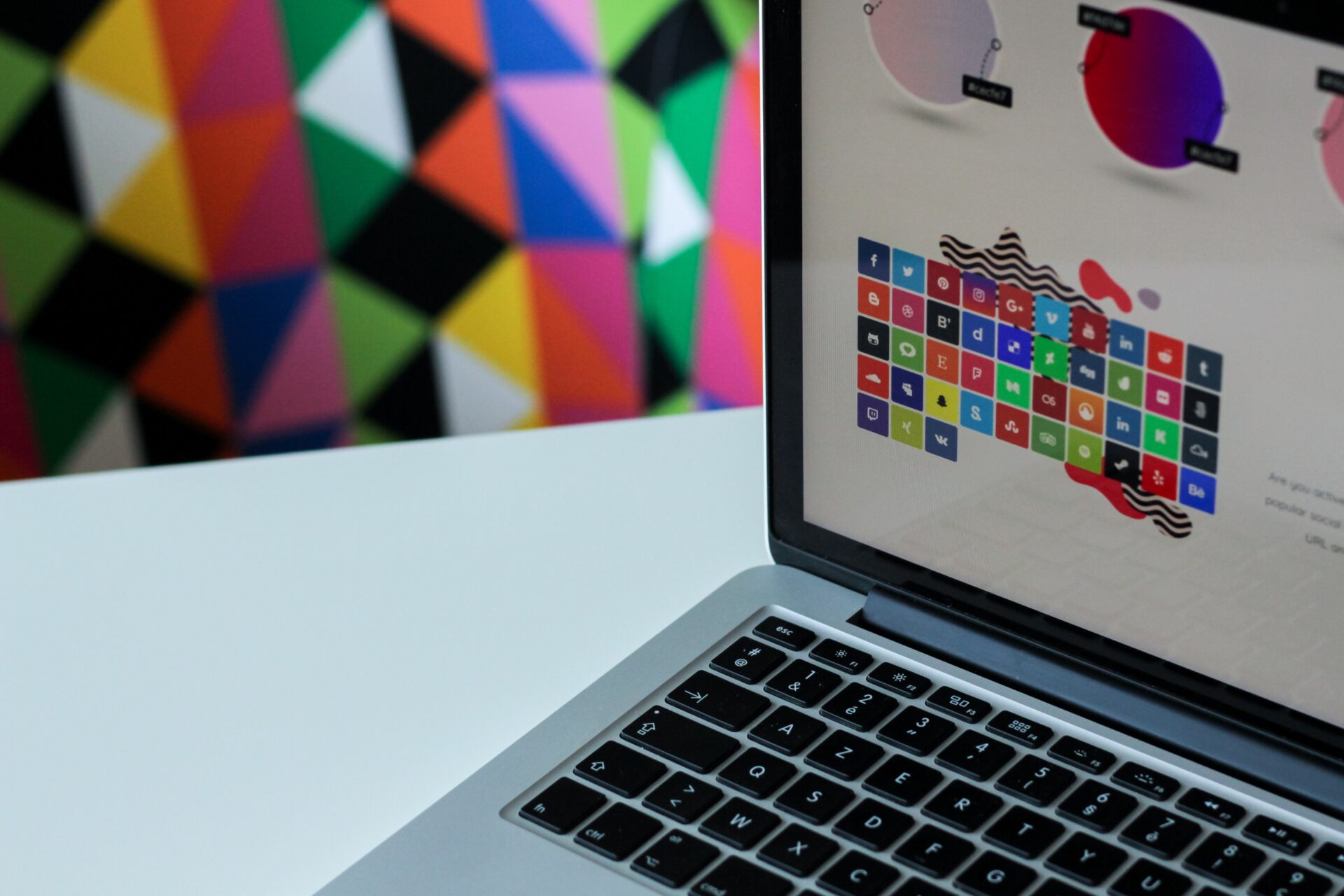 Some Of The Latest Graphic Design Trends Your Business Should Consider 